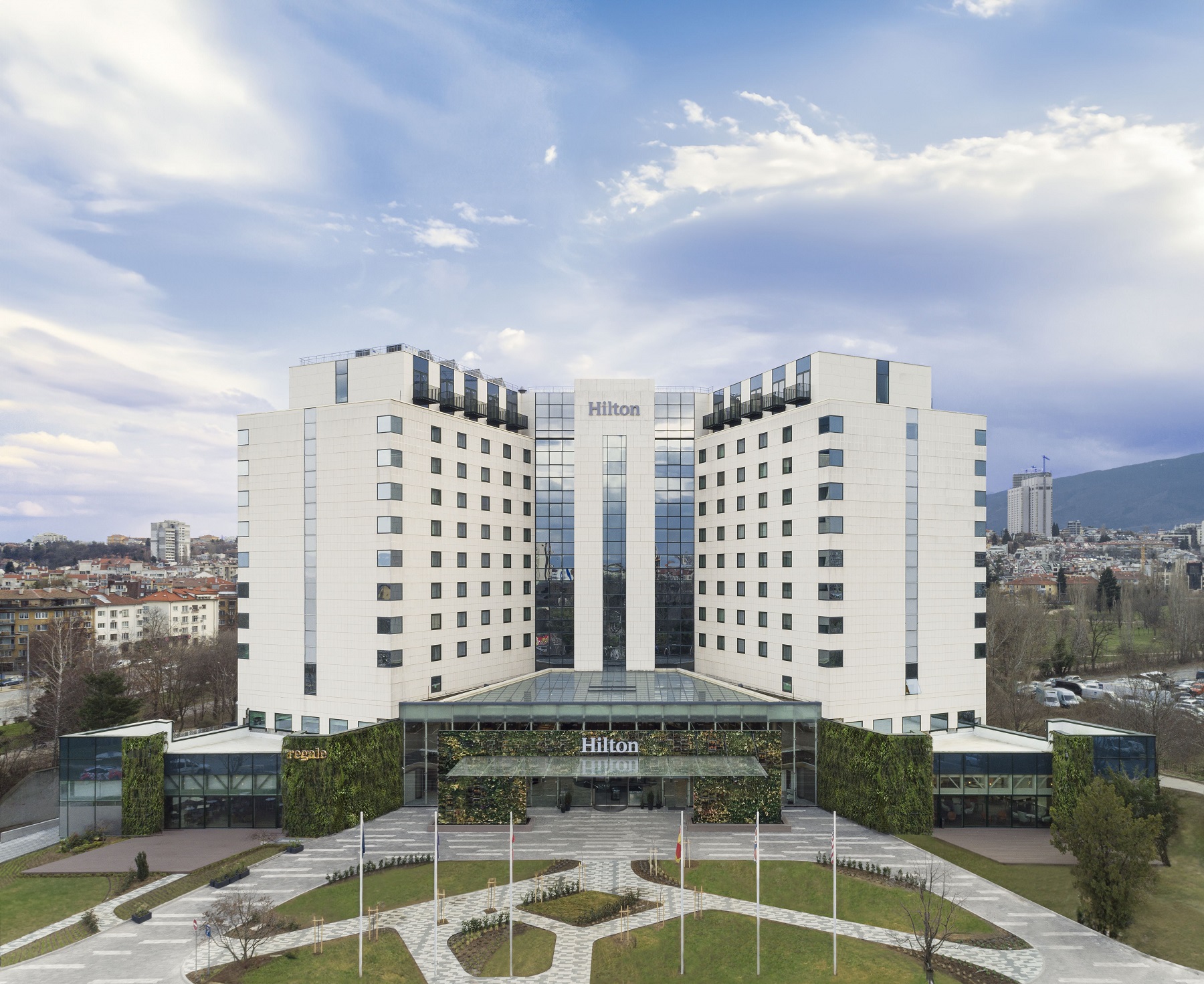 Реновираният Hilton Sofia беше отличен за най-добър интериорен дизайн на бизнес хотел ...